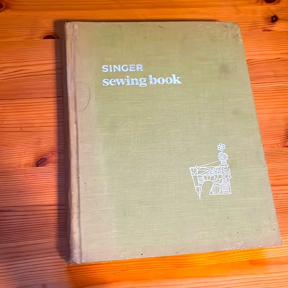 Singer | Other | Vintage Green Singer Sewing Book | Poshmark